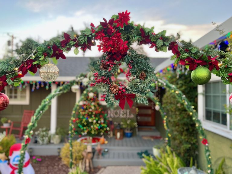 DIY Holiday Arches - Staying Blonde