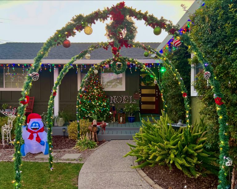 DIY Holiday Arches - Staying Blonde