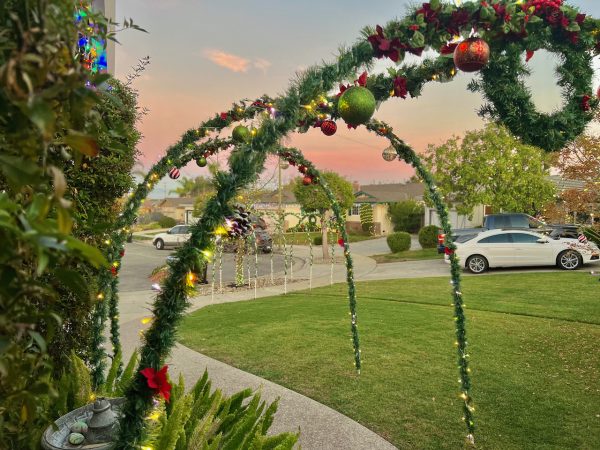 DIY Holiday Arches - Staying Blonde